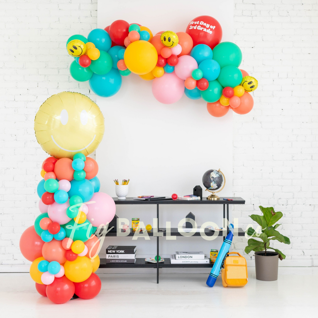 Back to School Column with Smiley Face Topper – Fig Balloon Co.